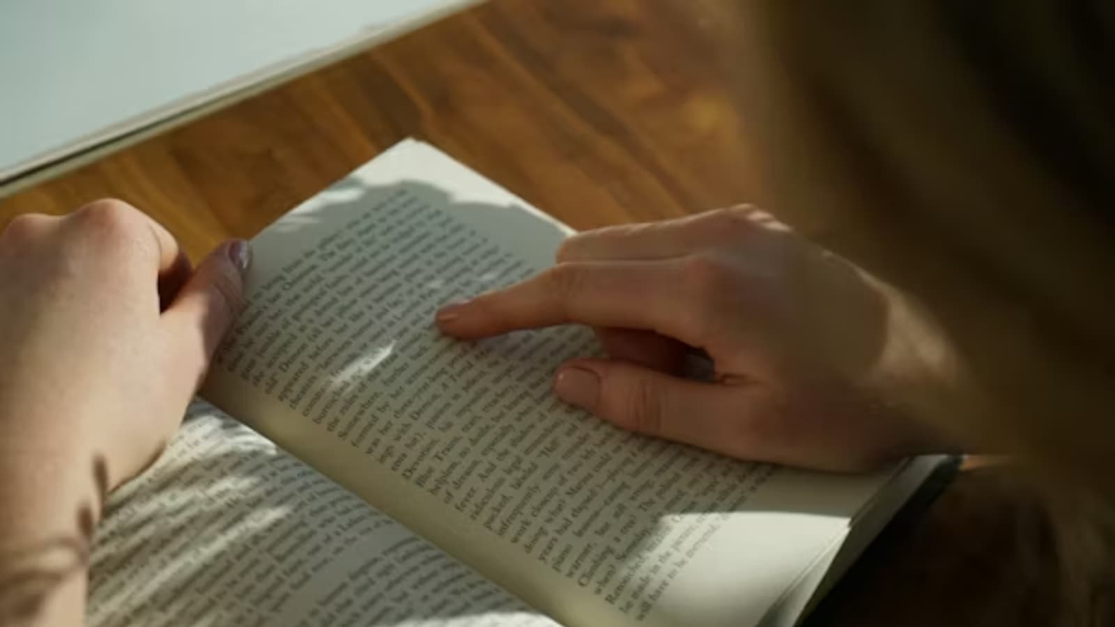 L'intruse de Freida McFadden : ce thriller psychologique se dévore ...