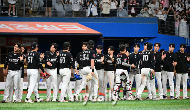 [MD포토] KT '8-7 승리'