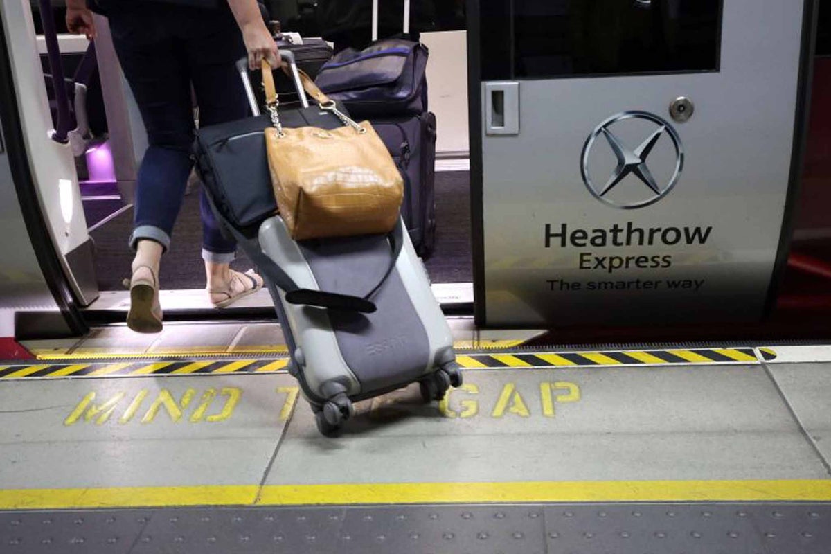 Trains resume to and from Heathrow after burst pipe halted services