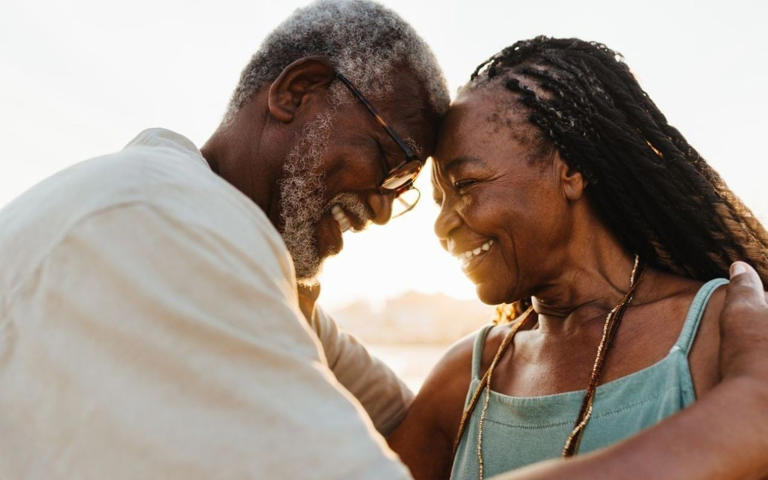 8 hábitos diários que as pessoas felizes seguem para crescer pessoalmente