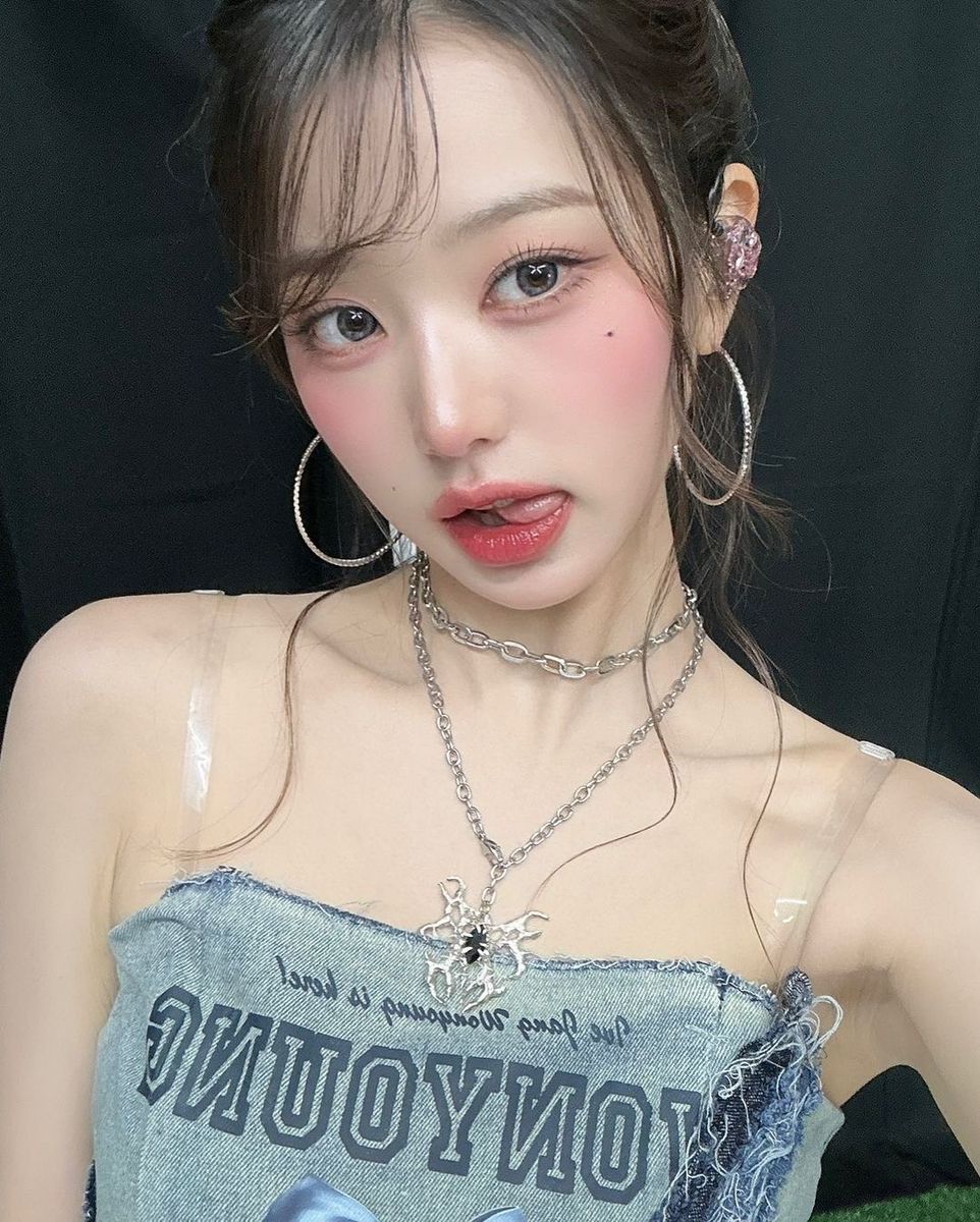 Cara mengaplikasikan blush on sesuai bentuk wajah agar tirus
