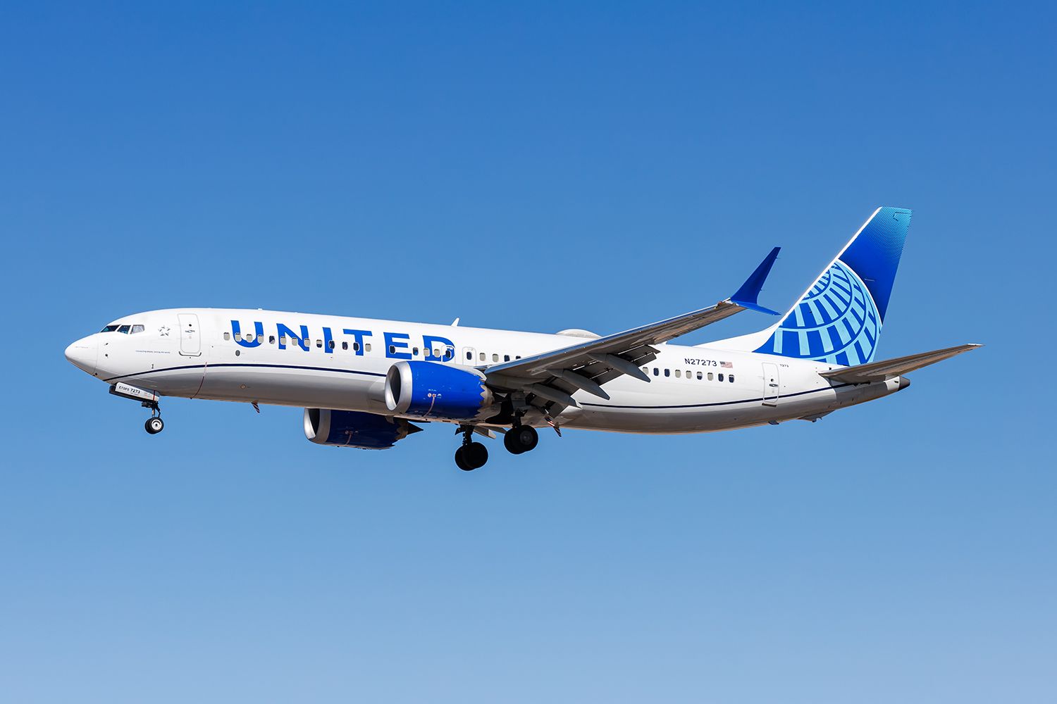 'Unruly' United Airlines passenger arrested after he allegedly ...