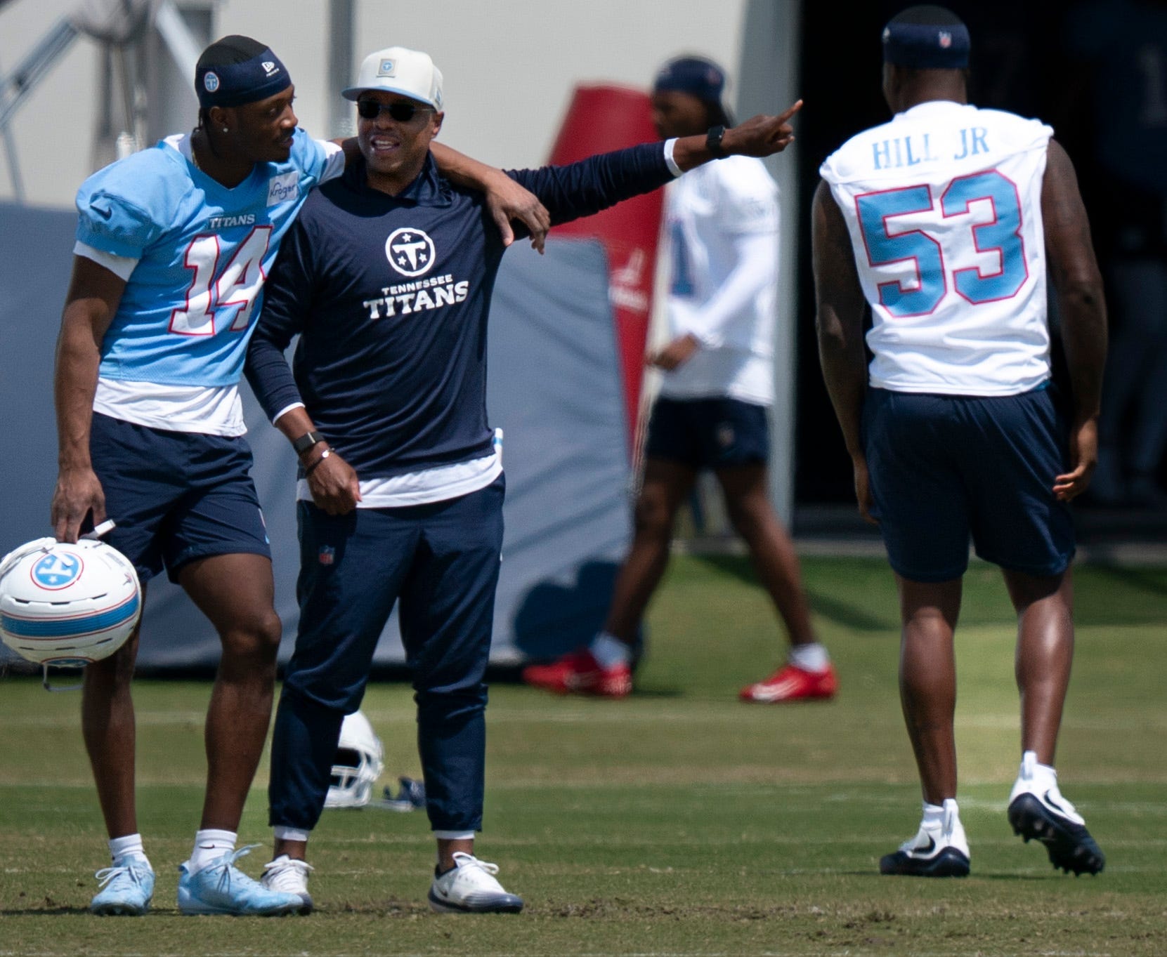 Titans' Carnell Tate answers some Topps trading card trivia