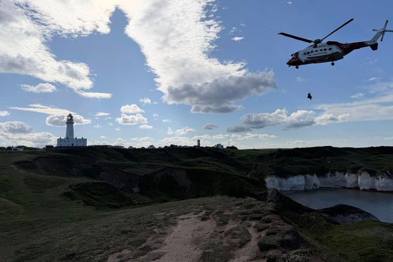 Person stranded on Flamborough Head cliff after climbing down to ...