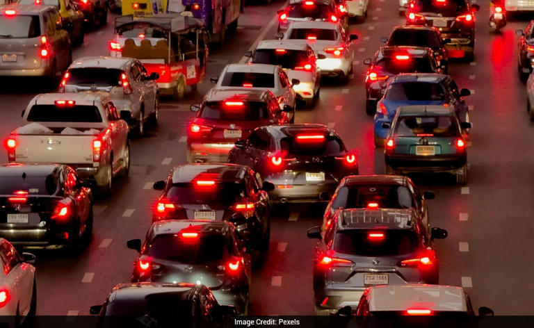 Man shares cab driver's take on fixing India's traffic issues, goes viral