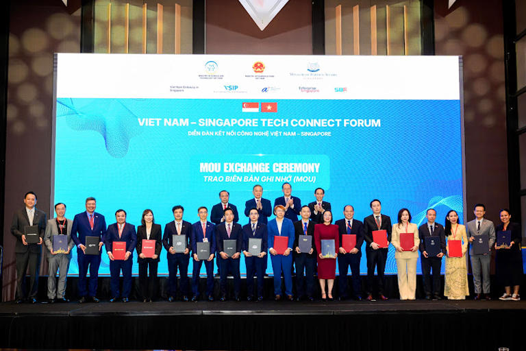 Trường đại học Văn Lang và Đại học Quốc gia Singapore (NUS) ký kết hợp tác