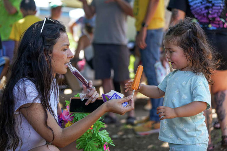 Tears, hugs and a final goodbye: Sunset Valley Elementary School closes ...