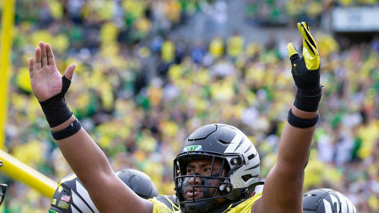 Oregon football offensive depth chart prediction with transfers, recruits