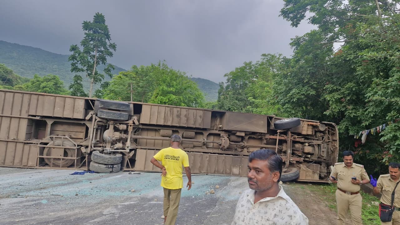 Karnataka: One dead, over 20 injured as tourist bus from Ballari to Goa ...