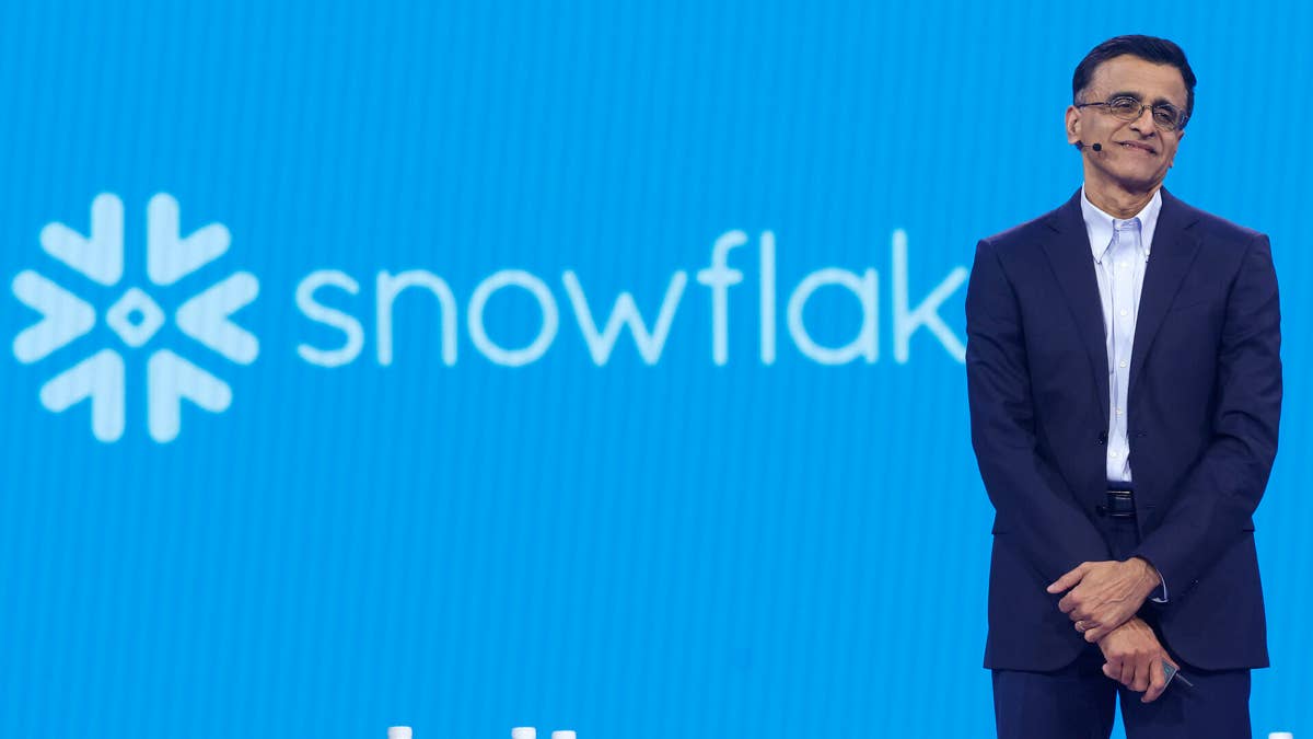 Goldman Sachs massively raises Snowflake stock price target for 2026