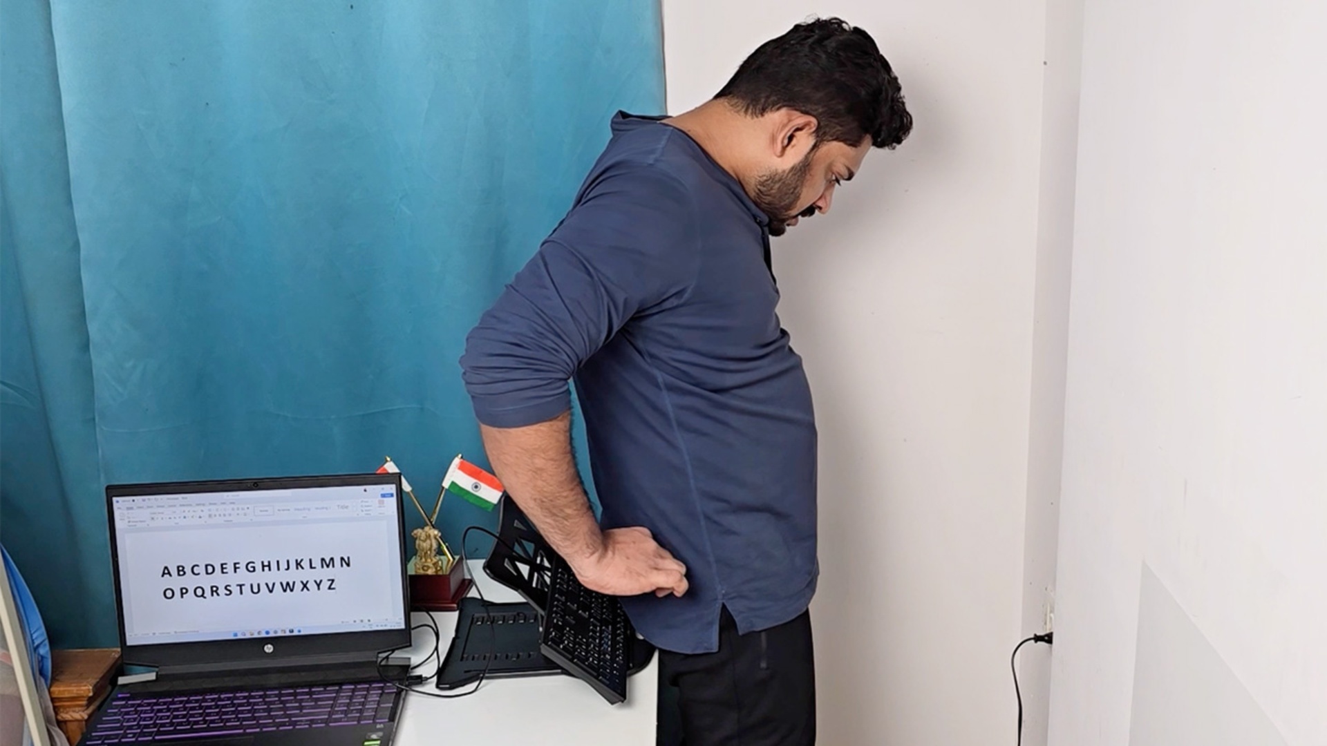 Fastest time to type the alphabet with hands behind the back - 6.59 ...