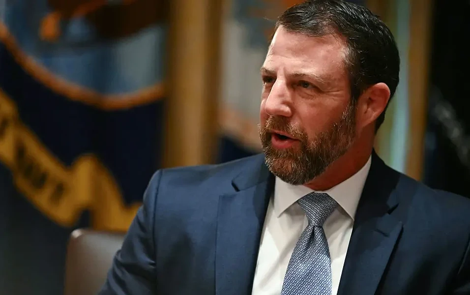 DHS clarifies green card policy as it eyes sanctuary city airport cuts