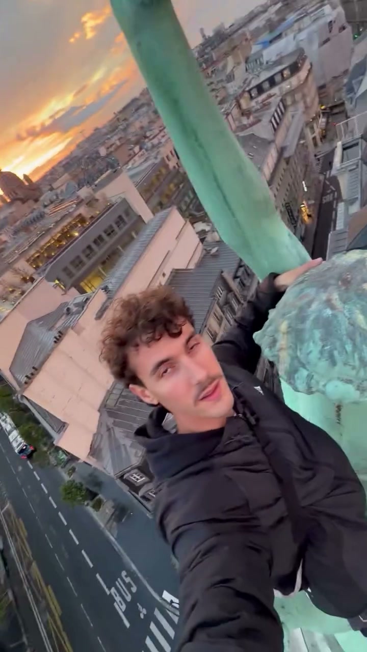 Tout en haut des toits