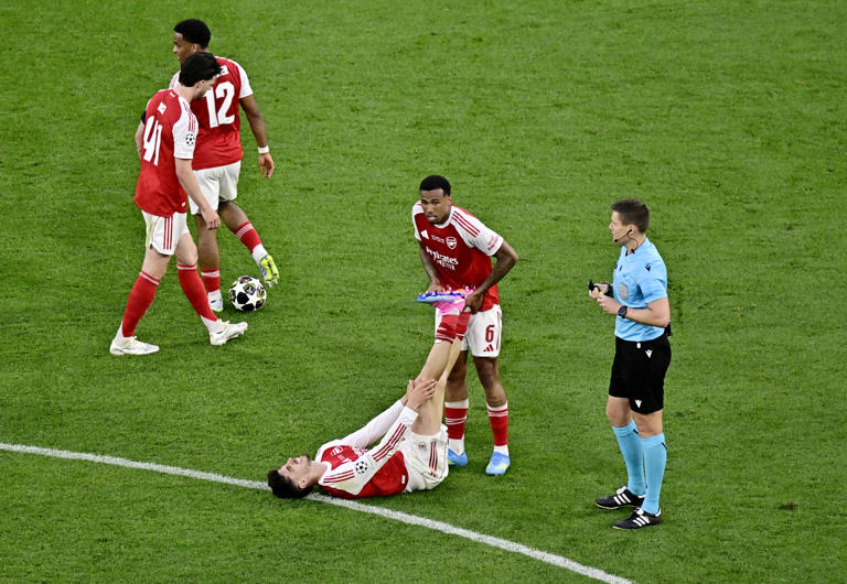 PSG 1-1 Arsenal: Penalty heartbreak for Gunners in Budapest - Live