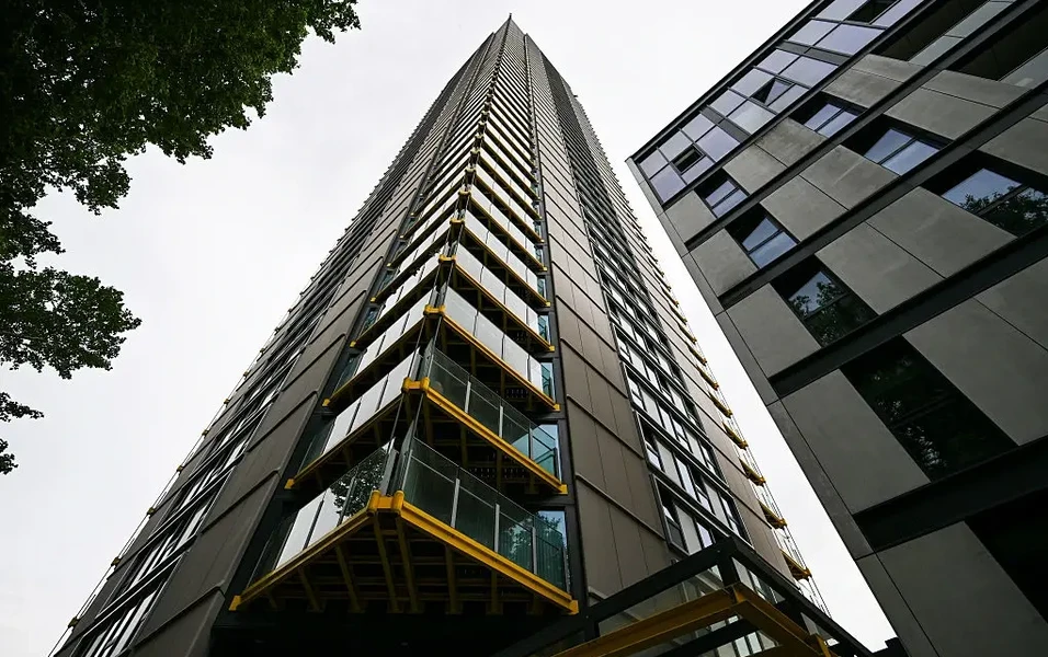Police probe deaths of three in Elephant and Castle fall