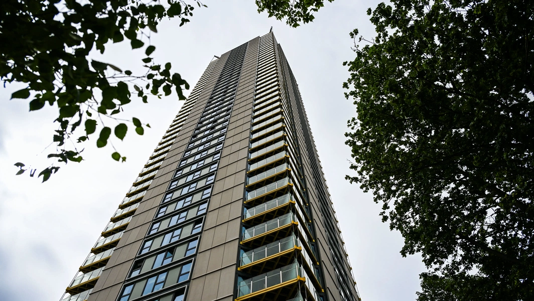 Police probe deaths of three in Elephant and Castle fall