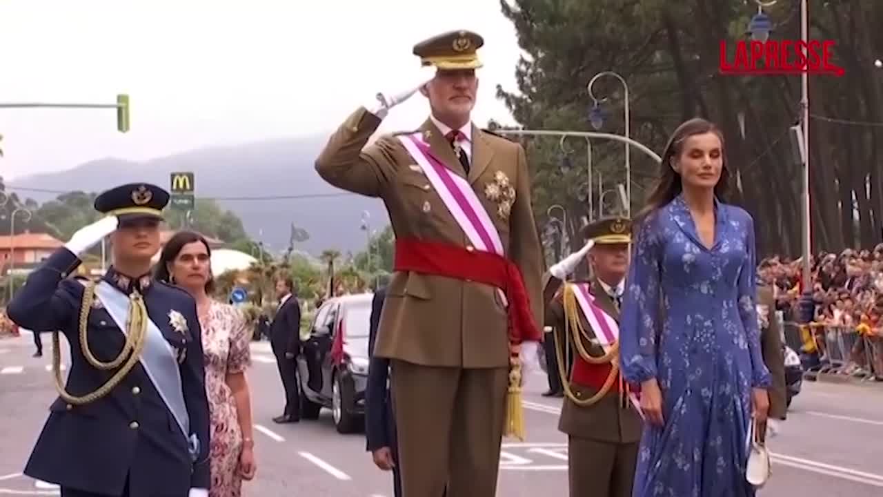 Spagna, re Felipe alla parata delle forze armate a Vigo
