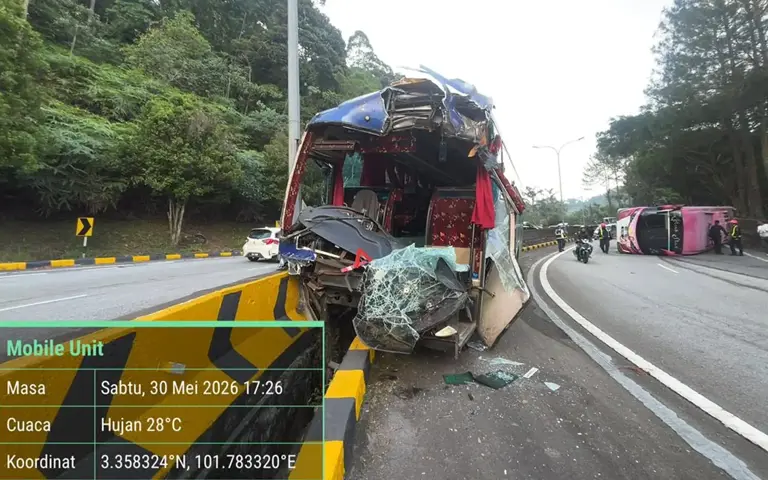 7 Nepalis injured after tour bus overturns in Genting Highlands