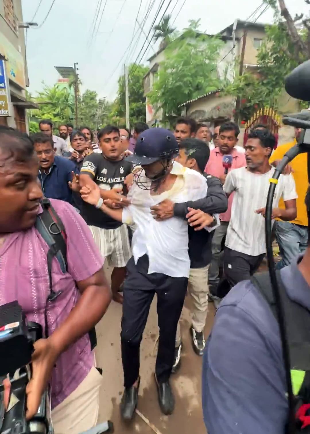 Eggs, stones, shoes hurled at Abhishek Banerjee as 'BJP workers' rough ...