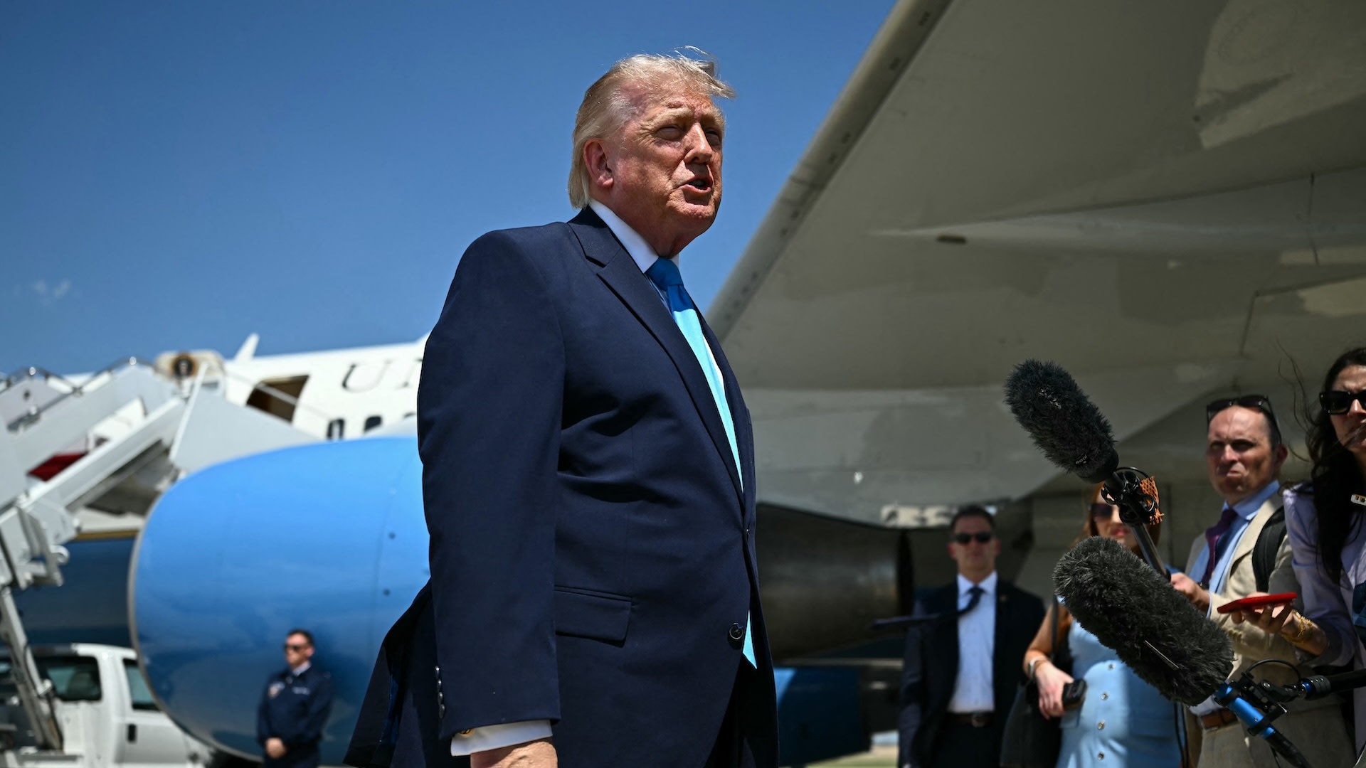 President Donald Trump trustees push towards portrait on $250 bill