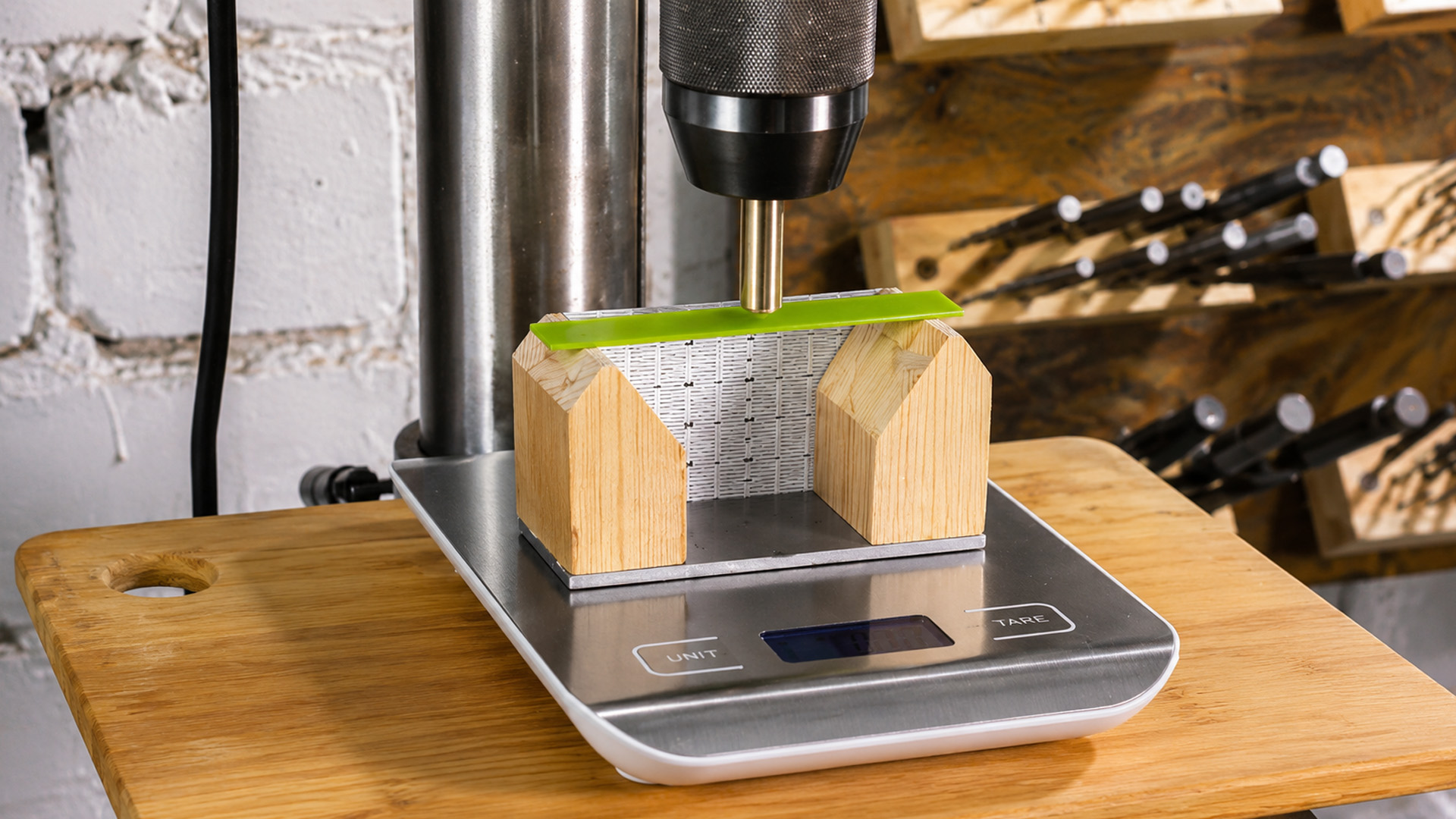 DIY tensile test compares fiberglass, carbon fiber and Kevlar
