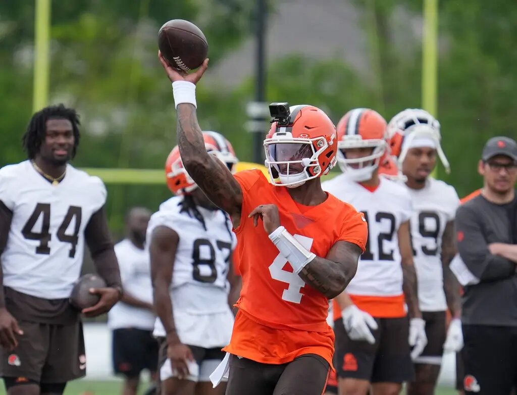 Deshaun Watson leads Shedeur Sanders in Browns QB battle