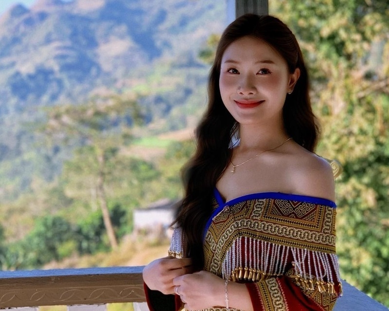 Nữ cử nhân Gen Z bỏ phố về quê khởi nghiệp từ trang phục người H'Mông