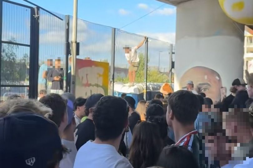 Police speak out as Manchester gig shut down after chaos erupts outside