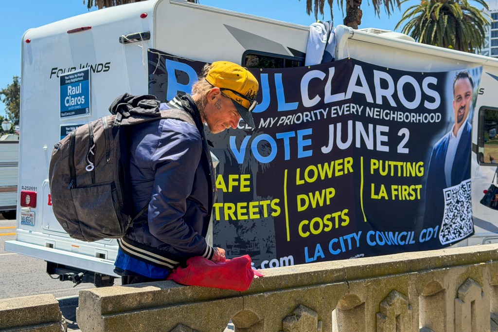 Council candidate living out of RV in crime-ridden MacArthur Park to ...