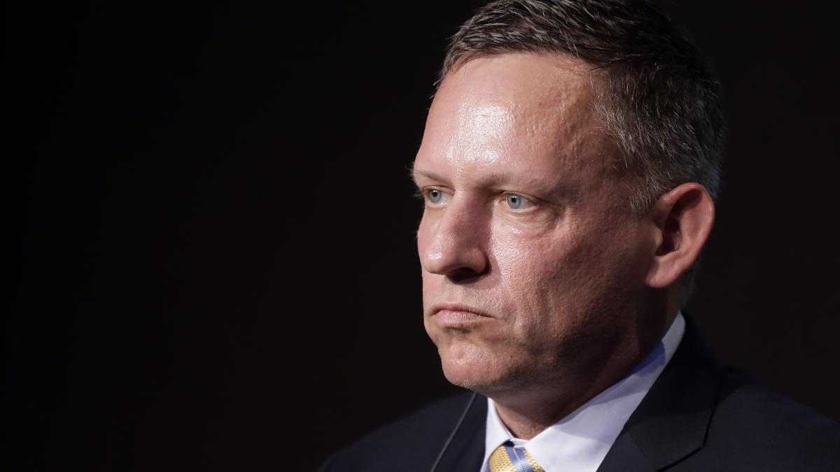 Peter Thiel, el libertario fundador de Pay Pal y Palantir, se va a ...