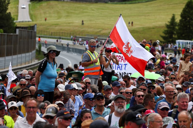 Austrian protesters shut vital motorway connecting Germany to Italy