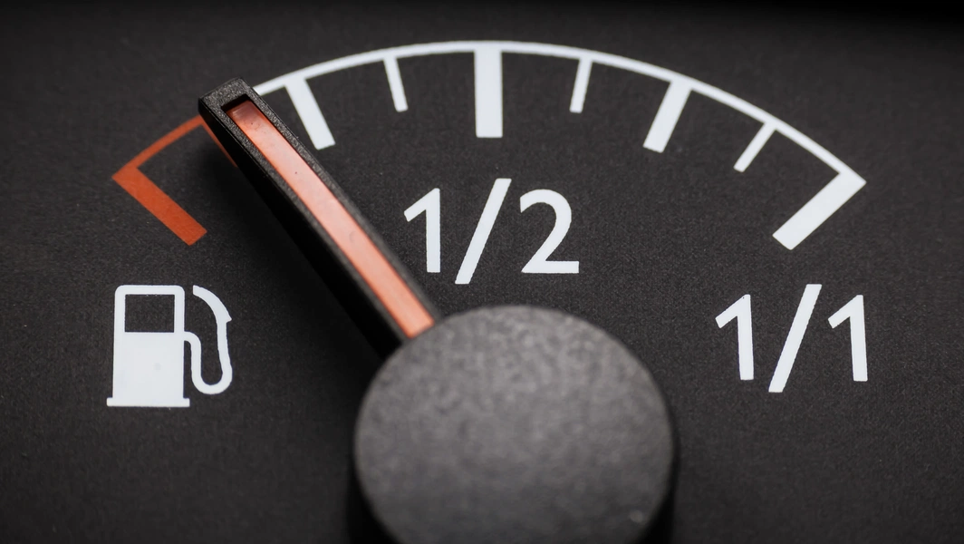 17 gas pump habits that waste money