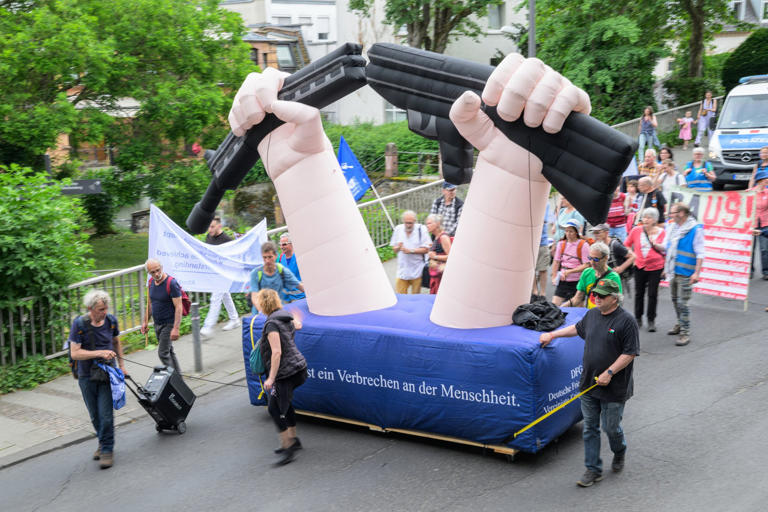 Demonstration gegen Stationierung von Mittelstreckenwaffen