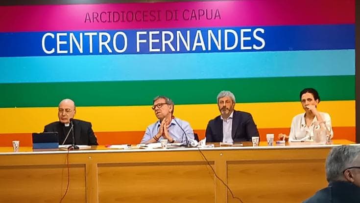 Castel Volturno, il vescovo Lagnese e Fico insieme contro il Cpr ...