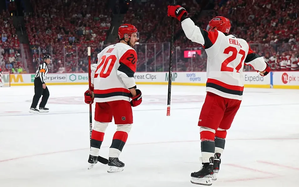 Hurricanes crush Canadiens to reach first Stanley Cup final since 2006