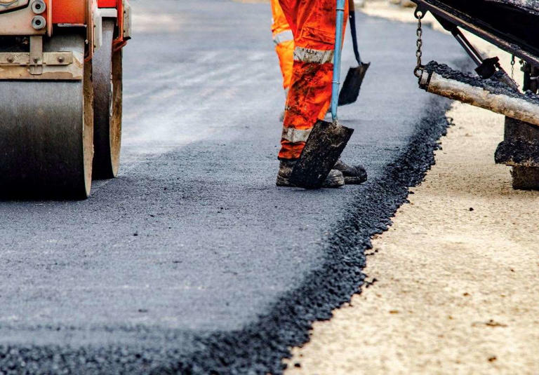 M25 crash and spillage near junction 5 for M26 forces emergency ...