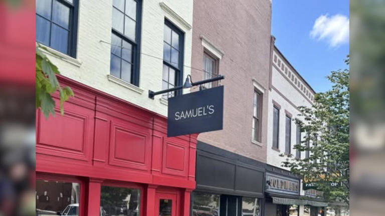 Early morning fire at Samuel’s restaurant in Evansville