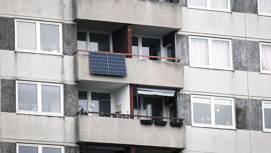 States weigh legalization of plug-in solar to cut renter bills