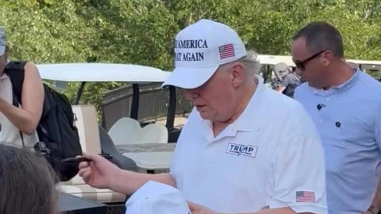 Trump's weekend golf trip begins with unannounced departure