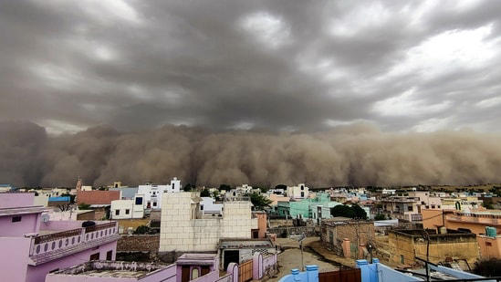 Massive dust storm blankets Bikaner, turns sky deep orange. Watch