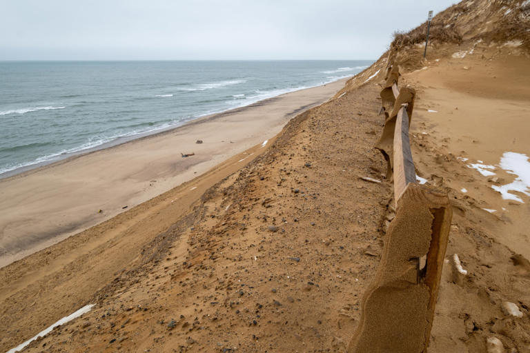 Extreme weekend winds could cause tree damage, power outages on Cape Cod