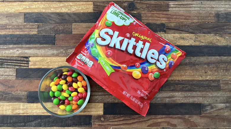 YumEarth Giggles vs Skittles: Which candy is better?