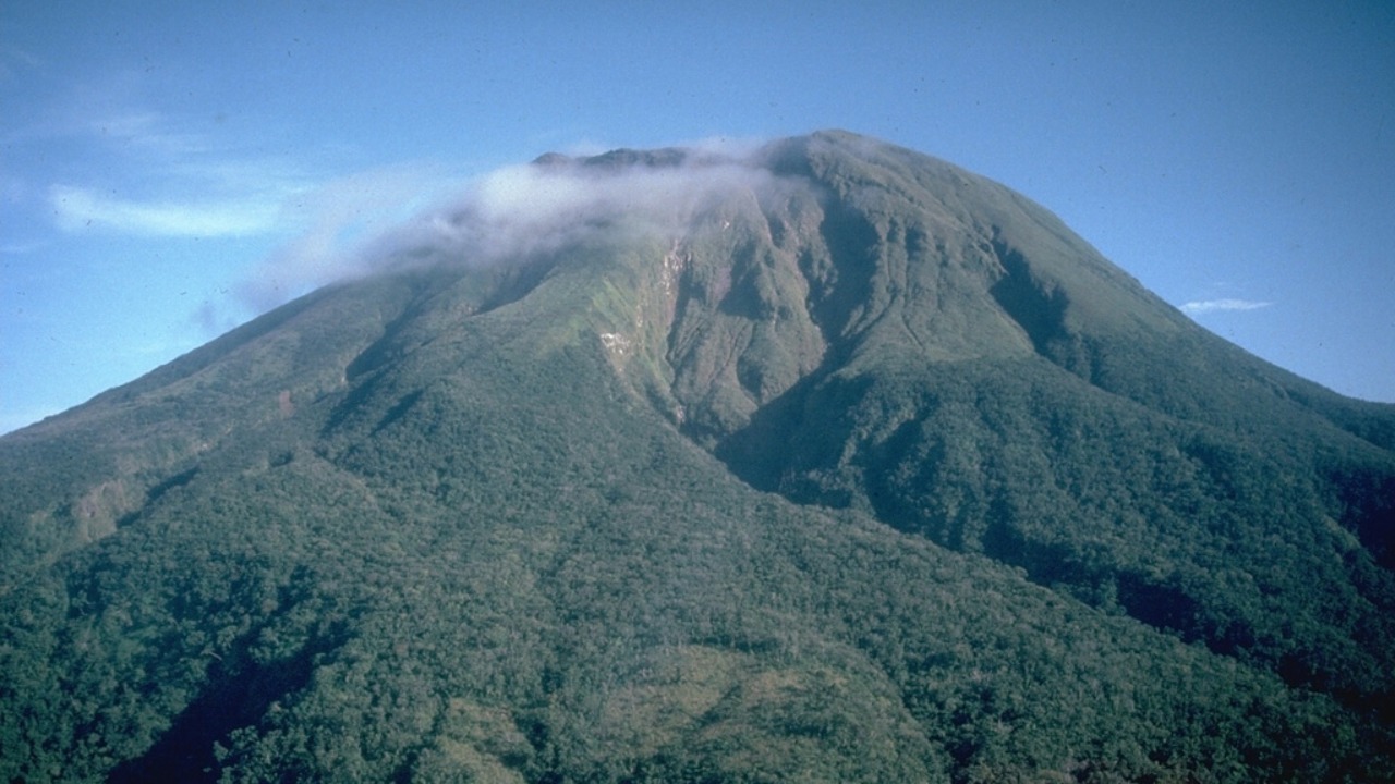 Mount Bulusan just logged 442 volcanic earthquakes in 10 days as ...
