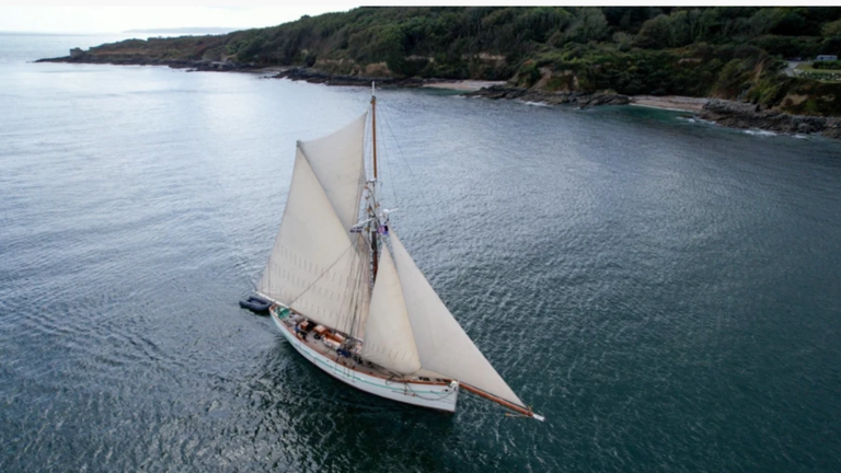 Tall ships' veterans crew dock in city port