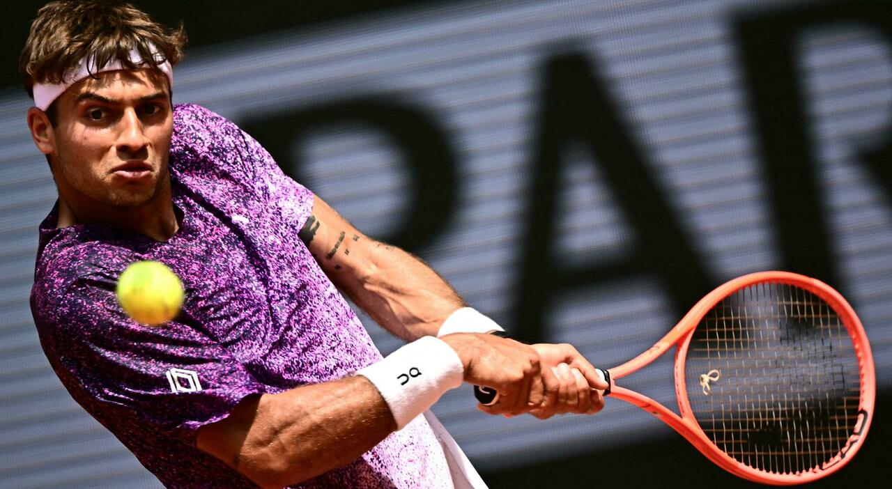 Cobolli vola agli ottavi del Roland Garros (orfano di Sinner): «Gli ...