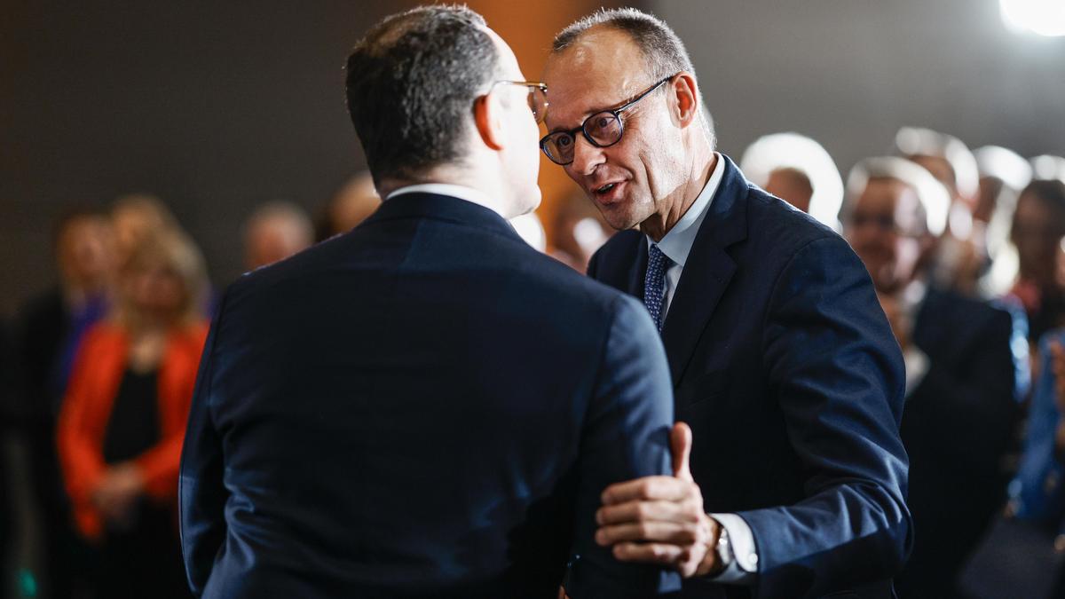 Debatte über «Kanzlertausch»: Spahn und Länderchefs stellen sich ...