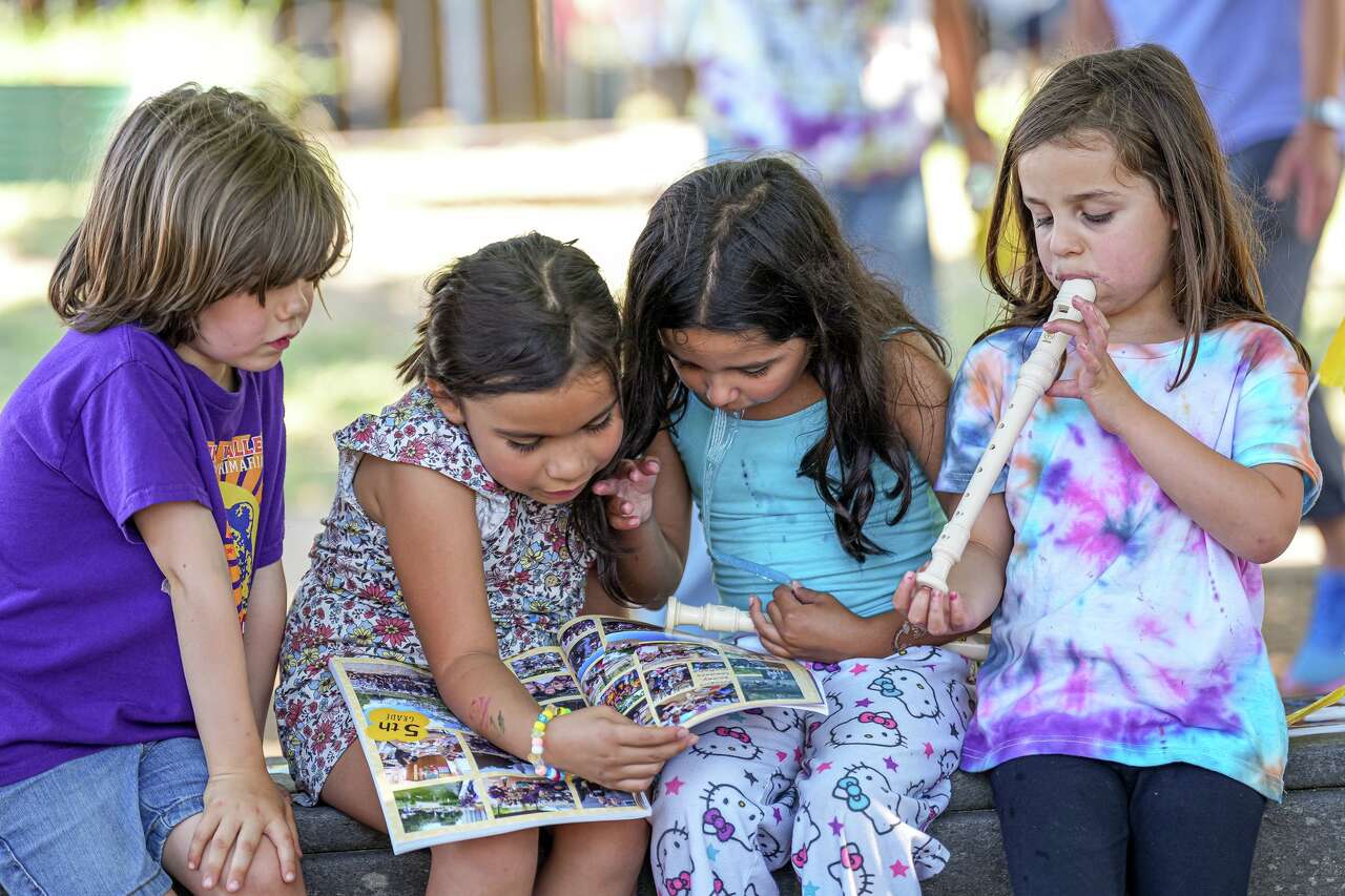 Tears, hugs and a final goodbye: Sunset Valley Elementary School closes ...
