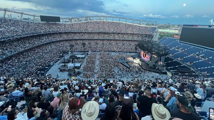 Morgan Wallen walks out with Broncos legend at Denver concert