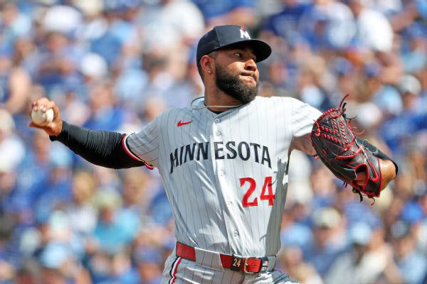 Blue Jays get RHP Simeon Woods Richardson from Twins for cash