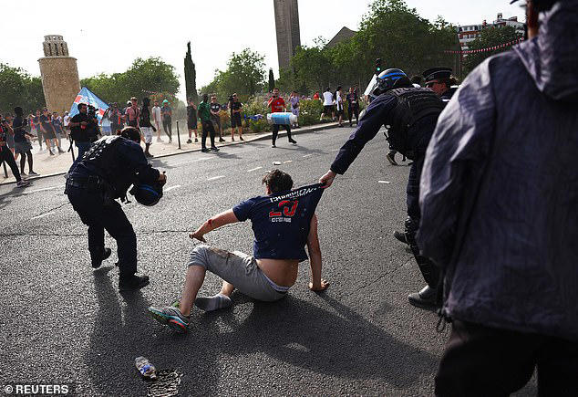 Riots break out in Paris within minutes of Champions League final ...